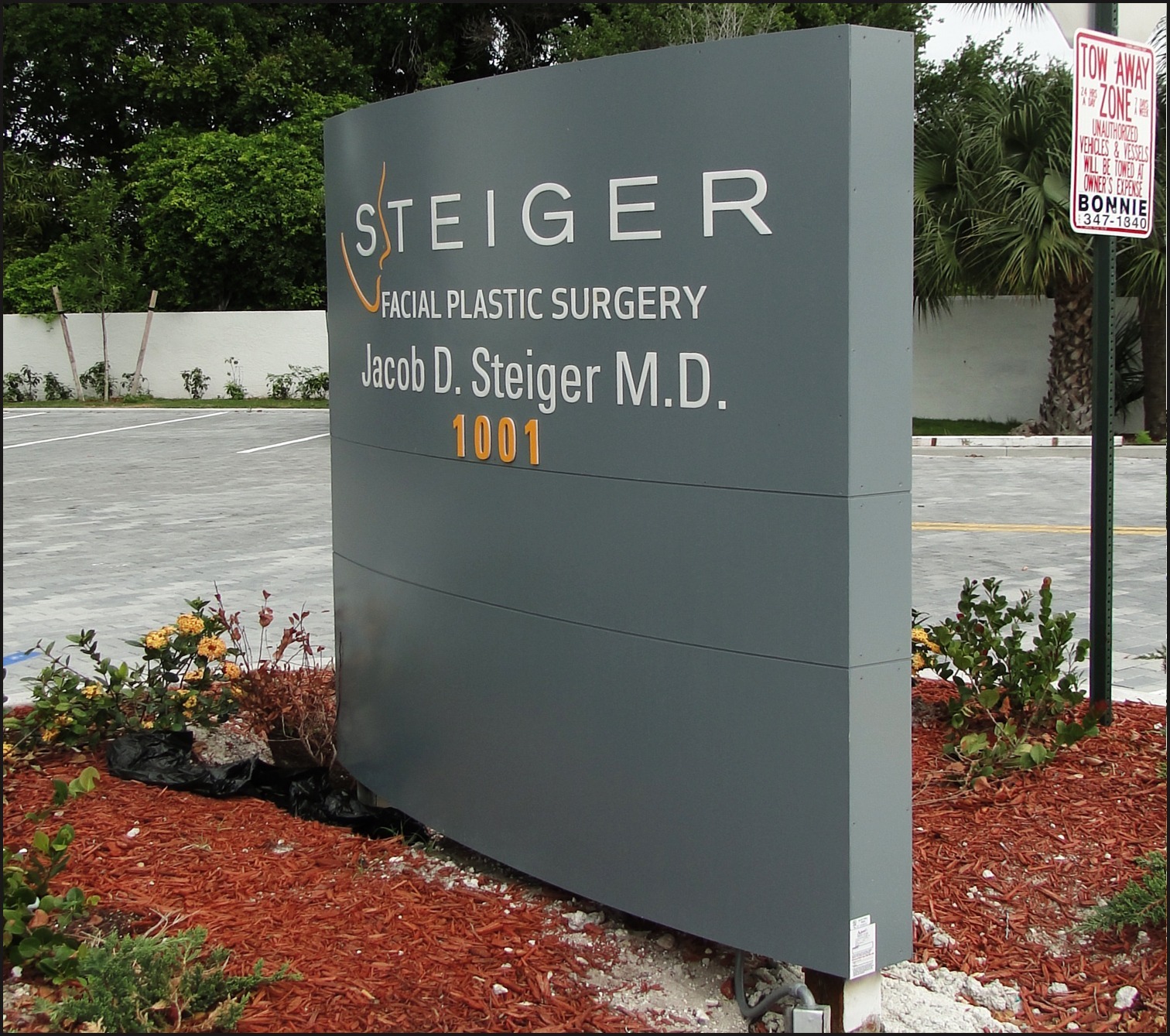 MONUMENT SIGNS - Advanced Multisign